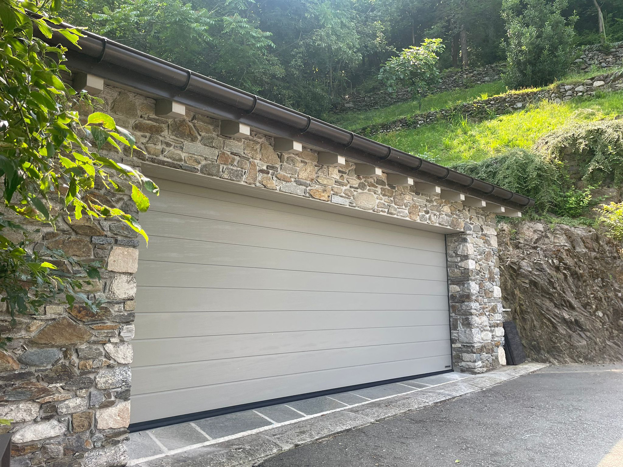 Portoni sezionali garage - Martocchi Serramenti
